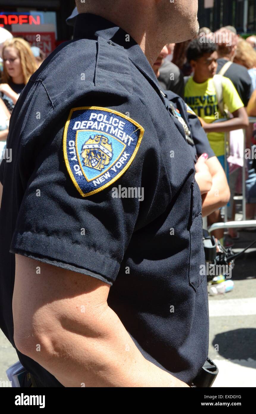 nypd badge new york cop police usa Stock Photo - Alamy