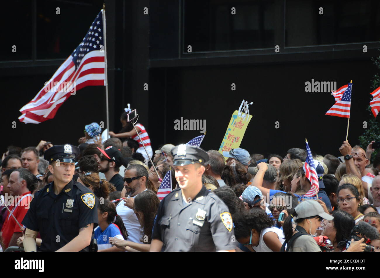 nypd cops with crowds new york usa Stock Photo - Alamy