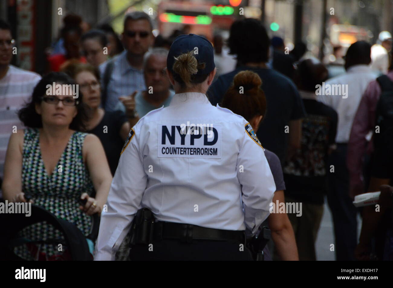 nypd counter terrorism officer Stock Photo - Alamy
