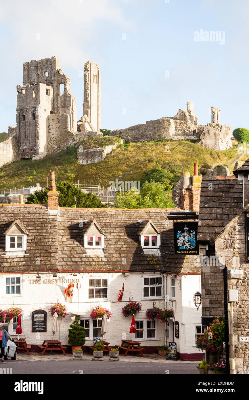 The ruins of the 11th century Corfe Castle towering over the the Dorest ...