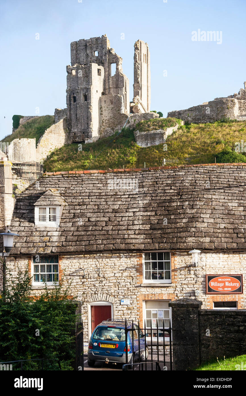 The ruins of the 11th century Corfe Castle towering over the the Dorest ...