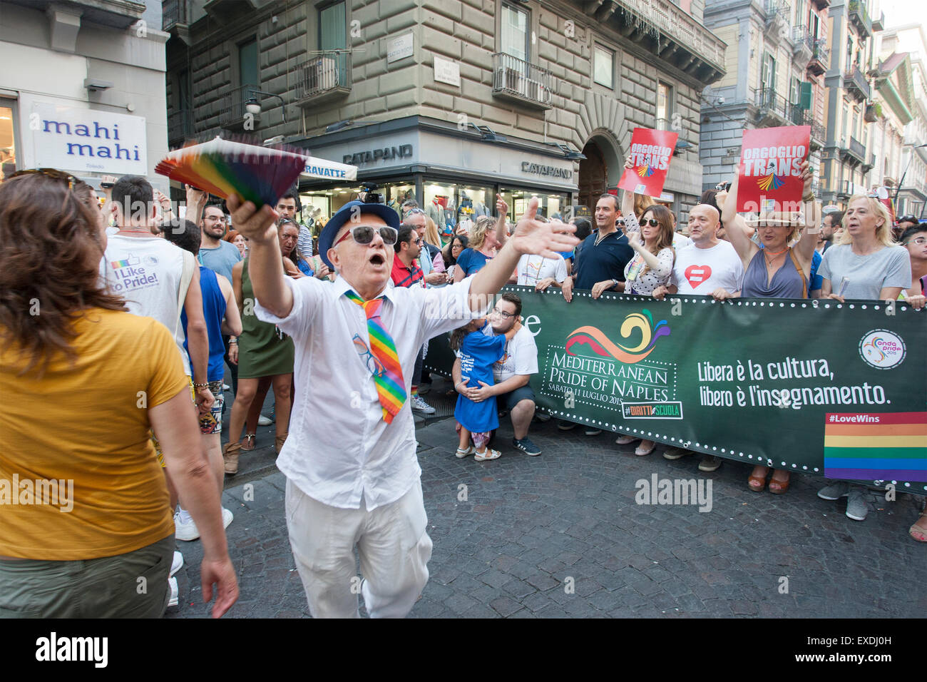 Thousand of heterosexuals, lesbians, gays, bisexuals and transgenders ...