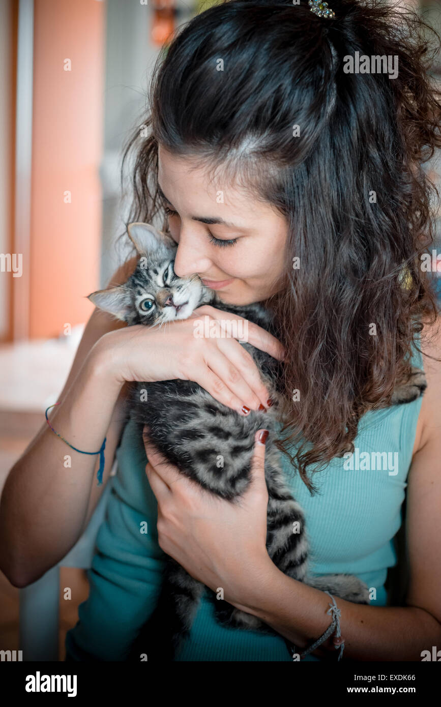 woman hugging cat at home Stock Photo - Alamy