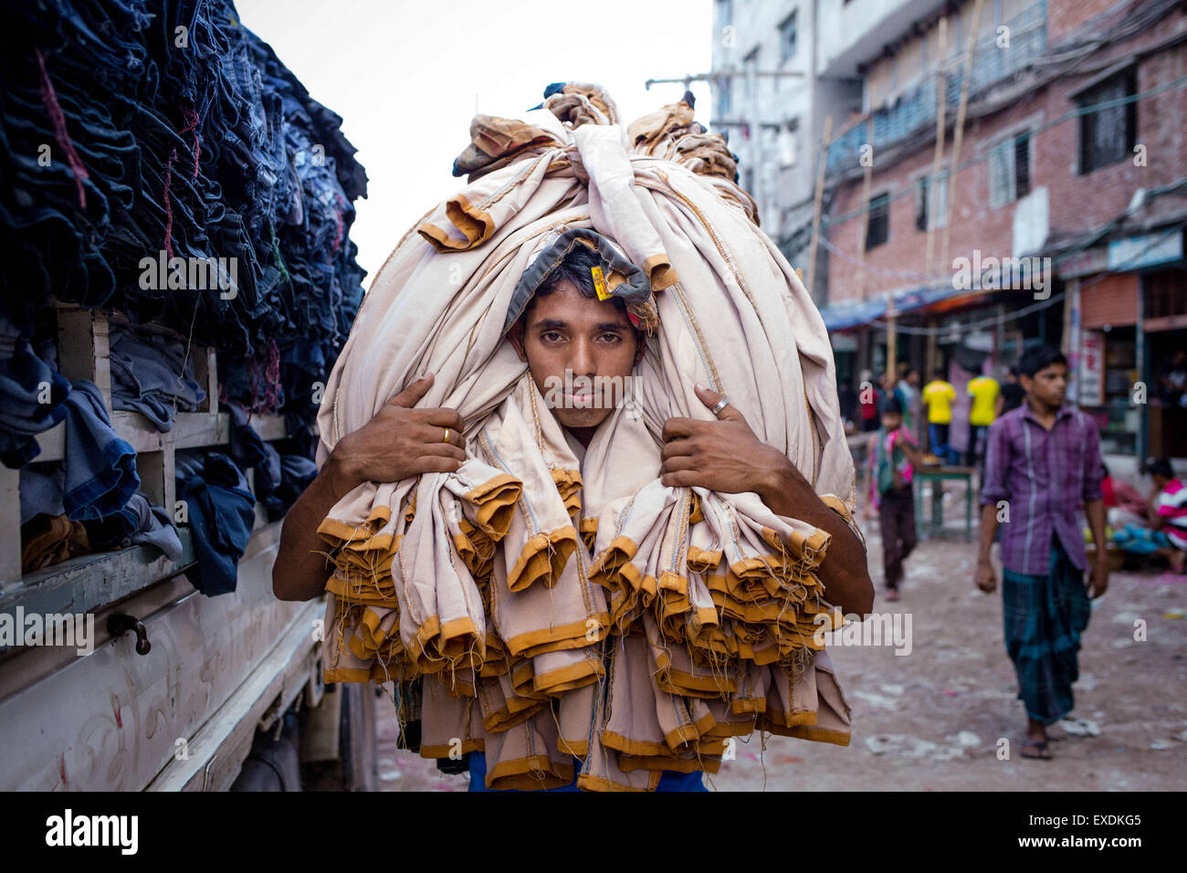 Bangladesh child labor garments hi-res stock photography and images - Alamy