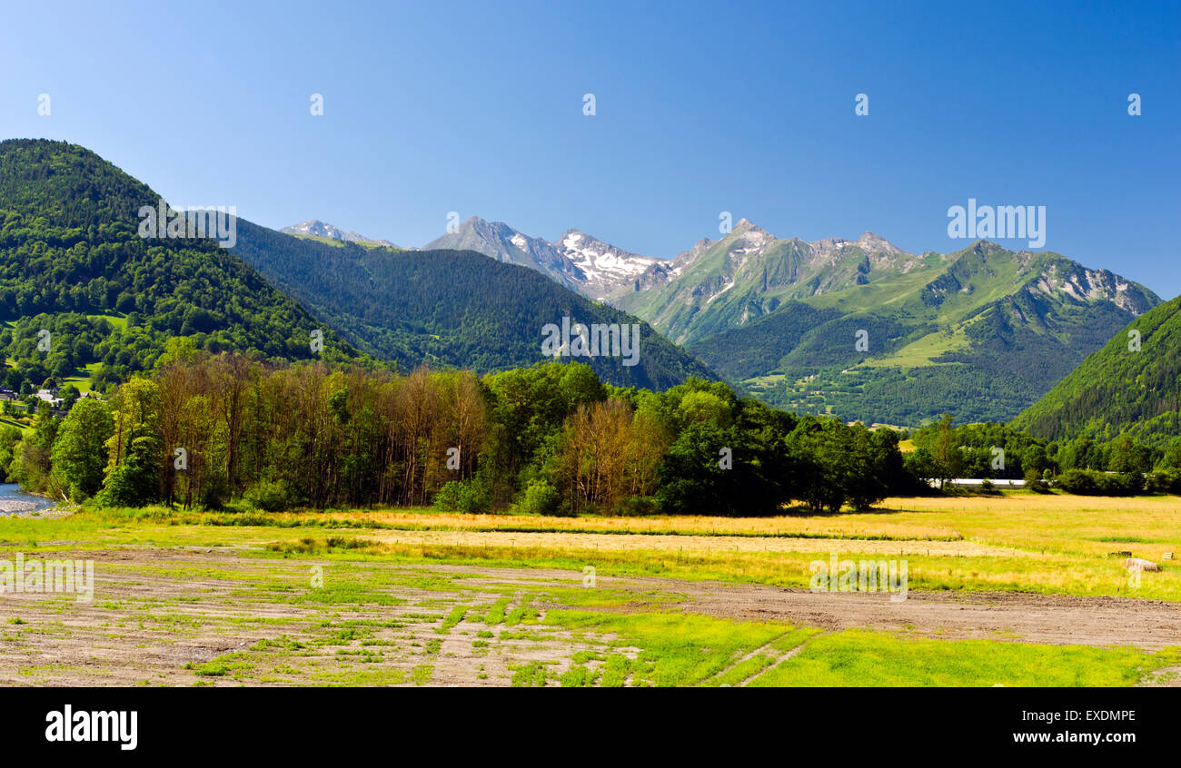 Spanish border french high mountains hi-res stock photography and ...