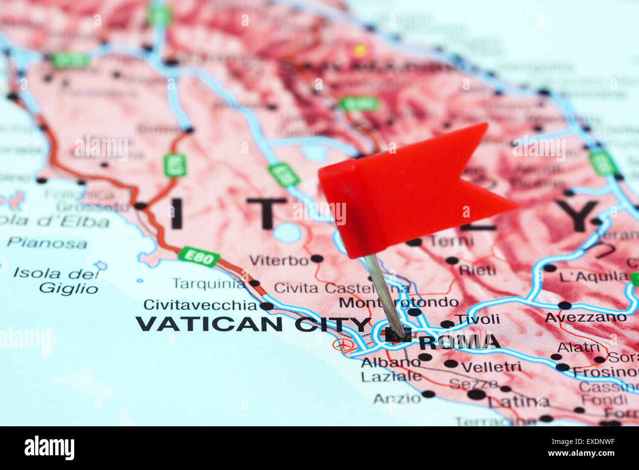 Push pin europe map hi-res stock photography and images - Alamy