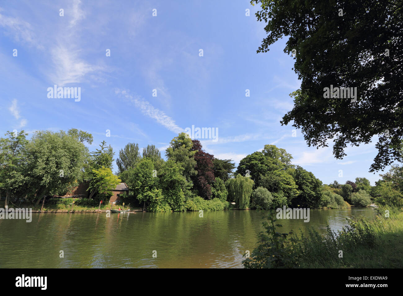 Runnymede thames hi-res stock photography and images - Alamy