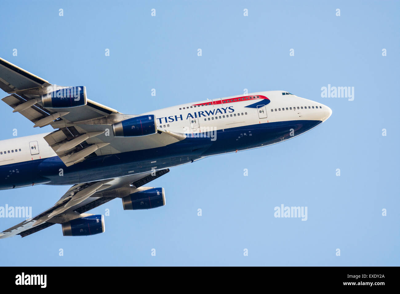 Side view of a British Airways Boeing 747 aeroplane as it climbs out ...