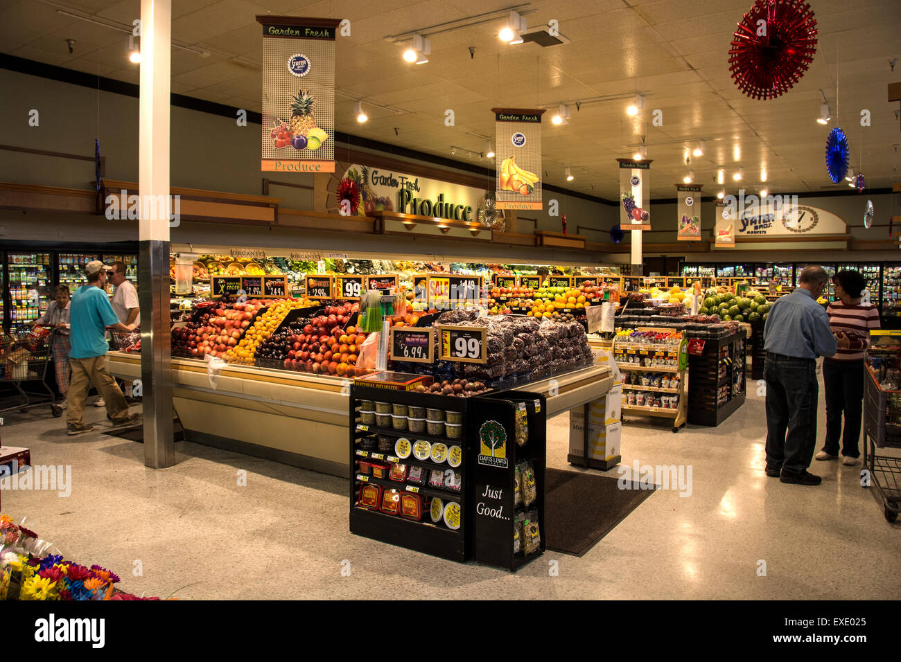 Supermarket Produce Vegetables High Resolution Stock Photography and ...