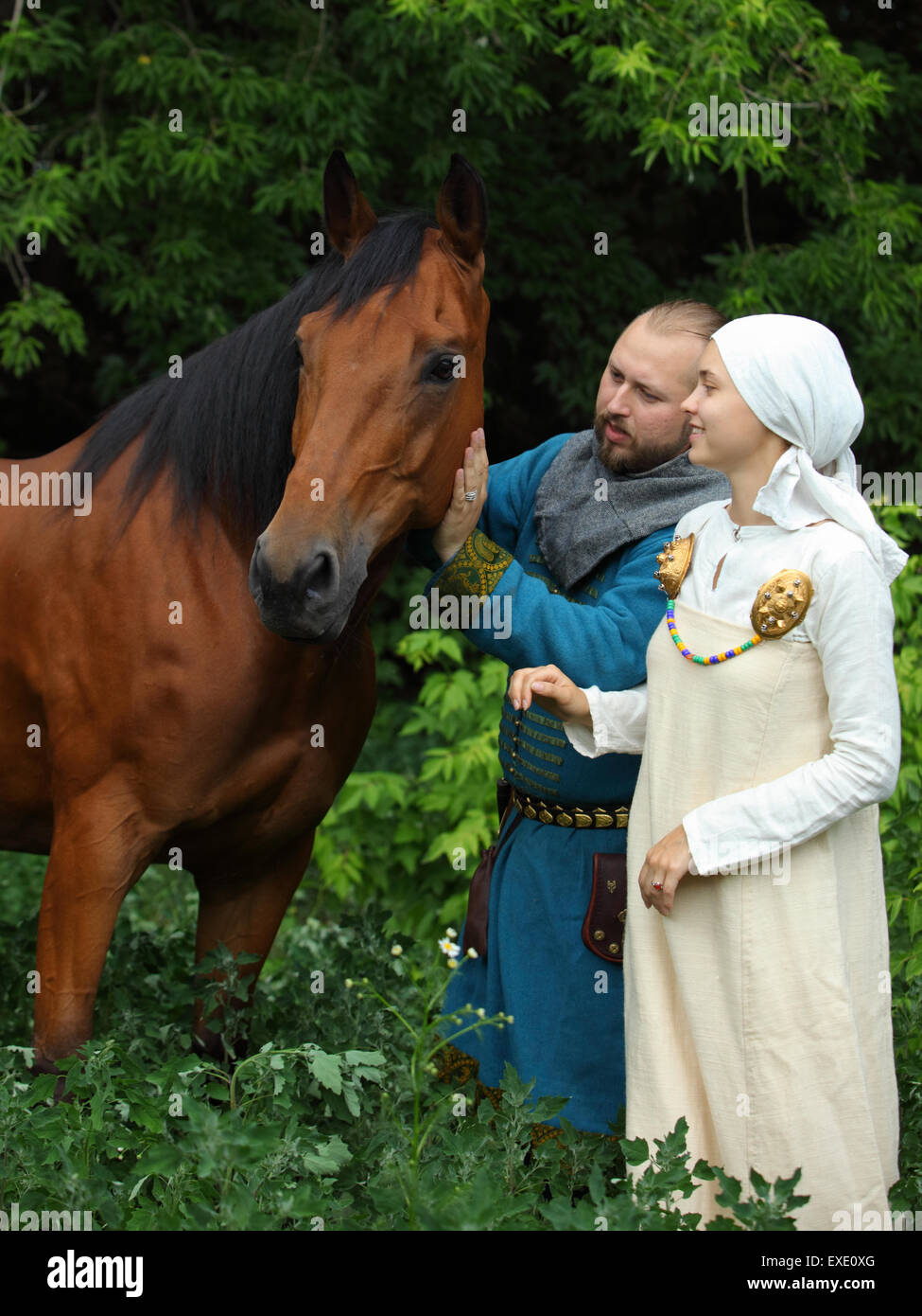 Medieval couple dress hi-res stock photography and images - Alamy