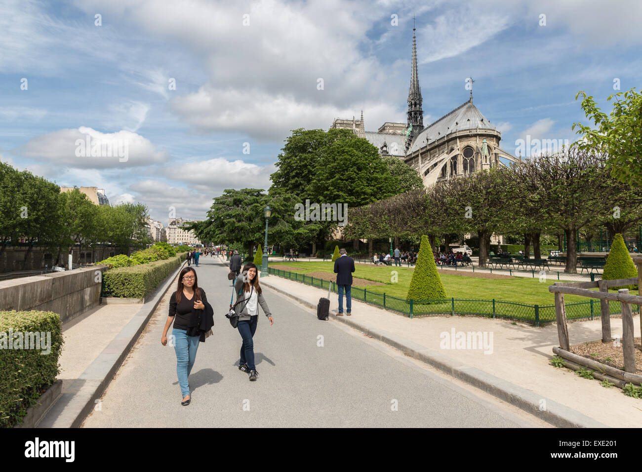 Woman walking spring paris hi-res stock photography and images - Alamy