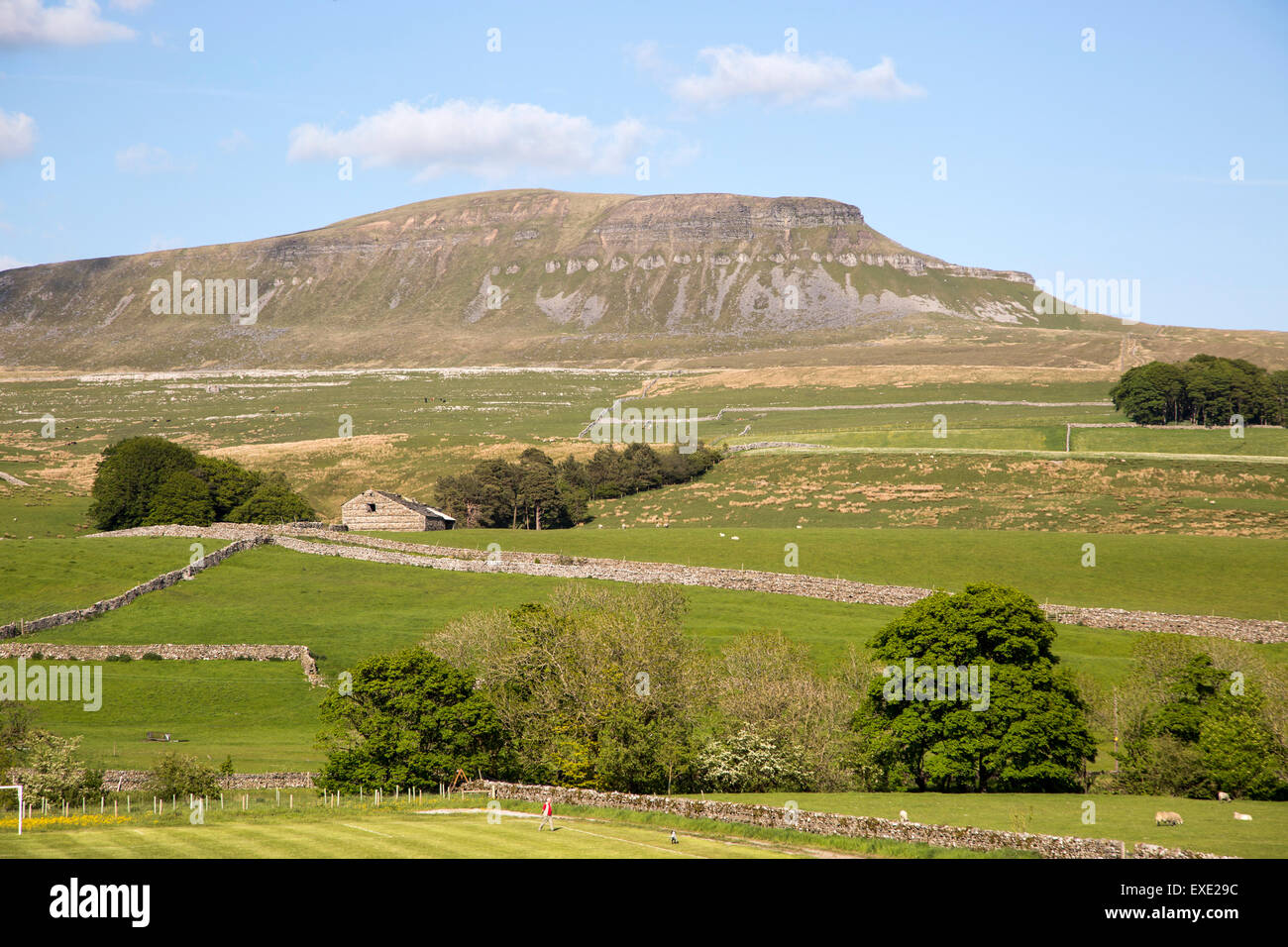 Carboniferous limestone scenery Pen Y Ghent, Yorkshire Dales national ...