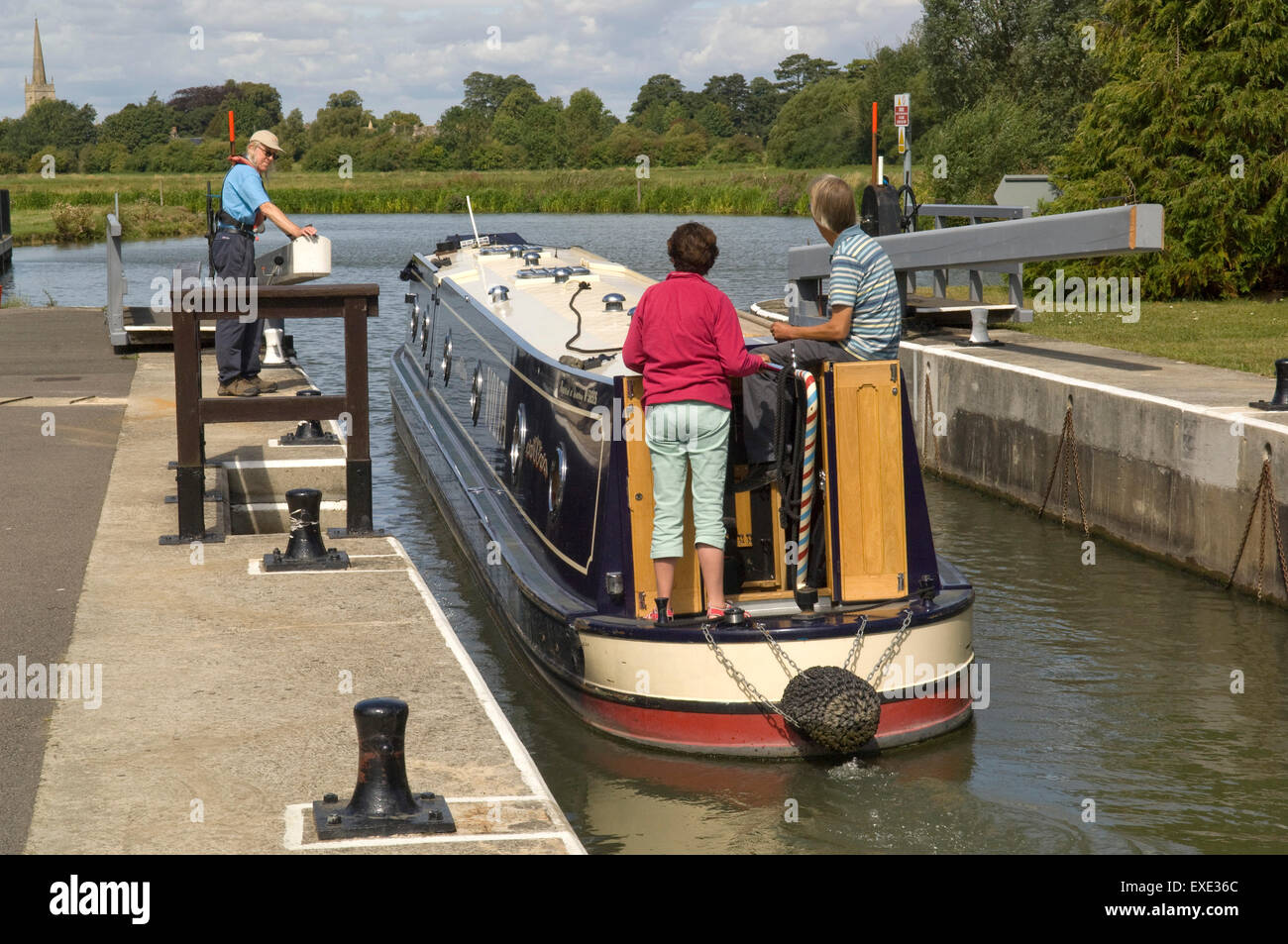 River thames locks hi-res stock photography and images - Alamy
