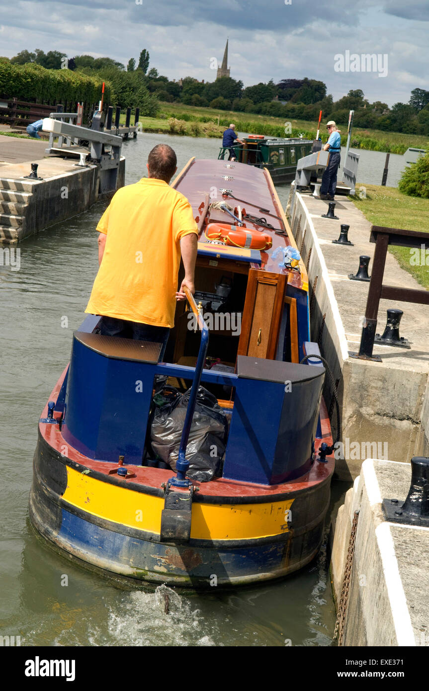 River thames locks hi-res stock photography and images - Alamy