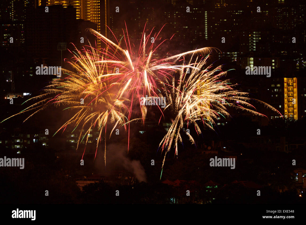 Exploding fireworks aerial hi-res stock photography and images - Alamy