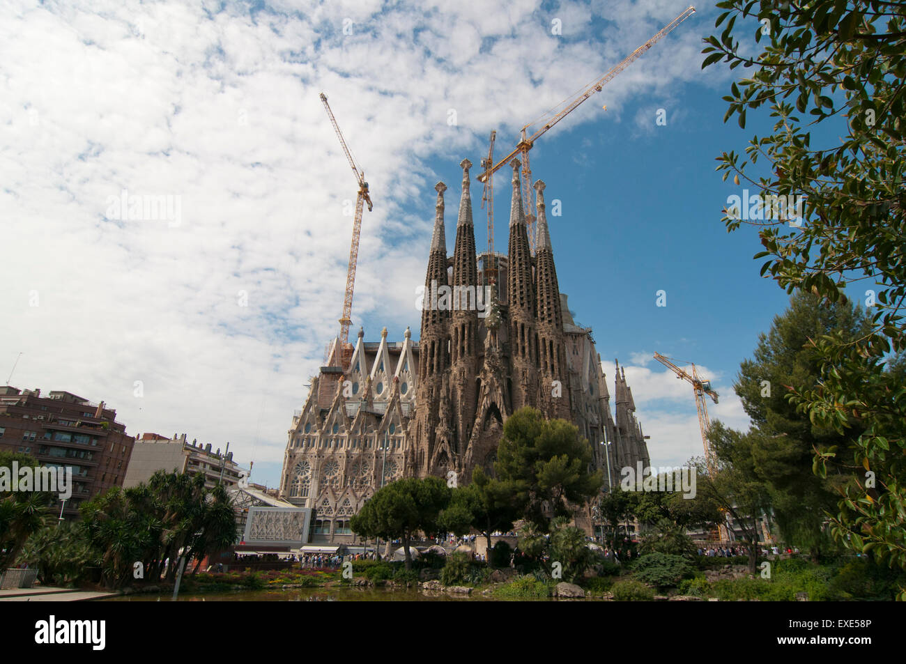 looking across Placa de Gaudi gardens towards La Sagrada Familia Stock ...