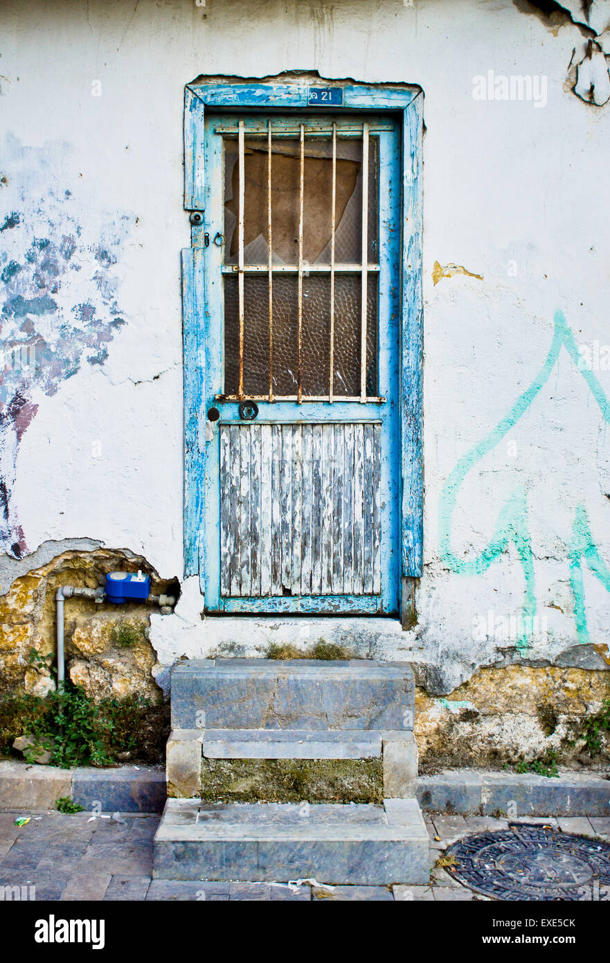 Open derelict door hi-res stock photography and images - Alamy
