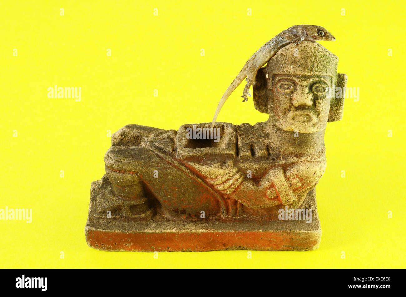 Gecko Lizard and Mayan Statue Stock Photo - Alamy