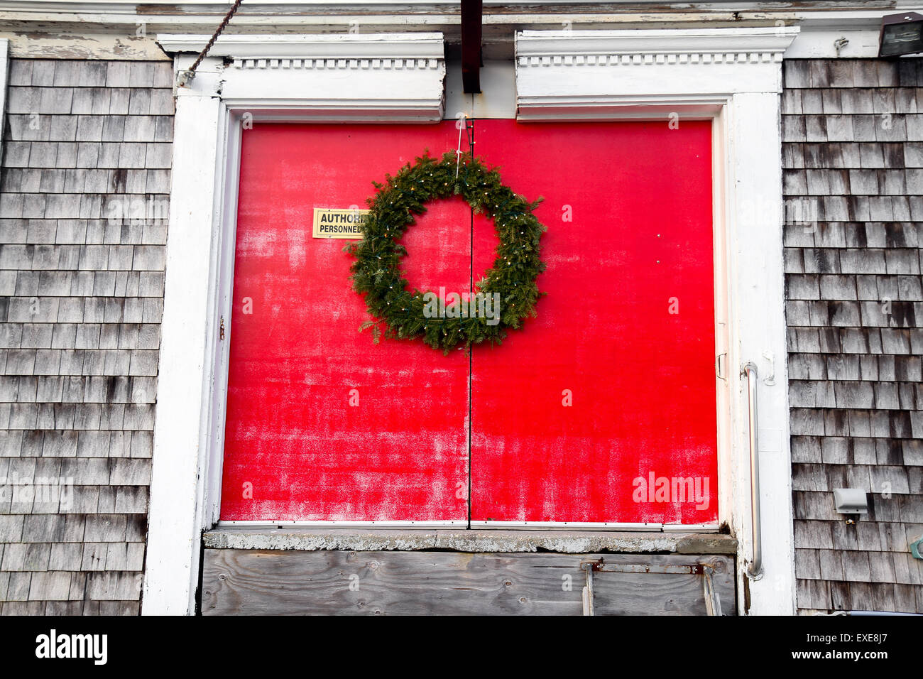 Red doors hi-res stock photography and images - Alamy