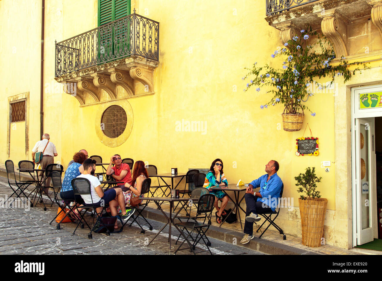 People eating sicilian food hi-res stock photography and images - Alamy