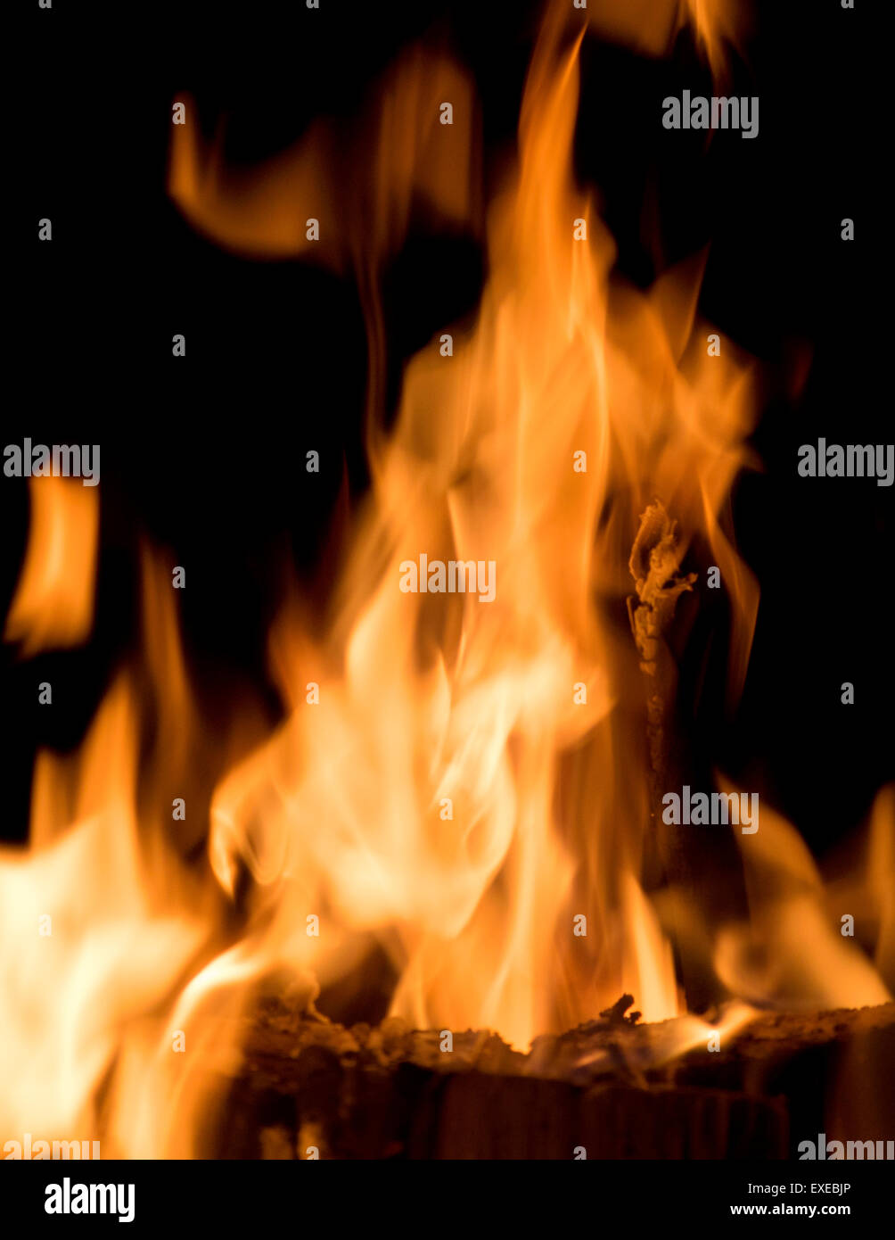 camp fire close up Stock Photo - Alamy