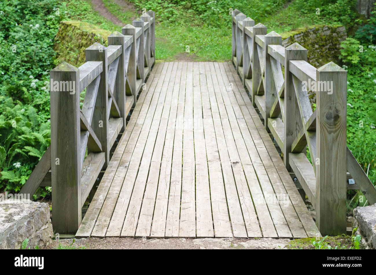 Green brown wooden railing hi-res stock photography and images - Alamy
