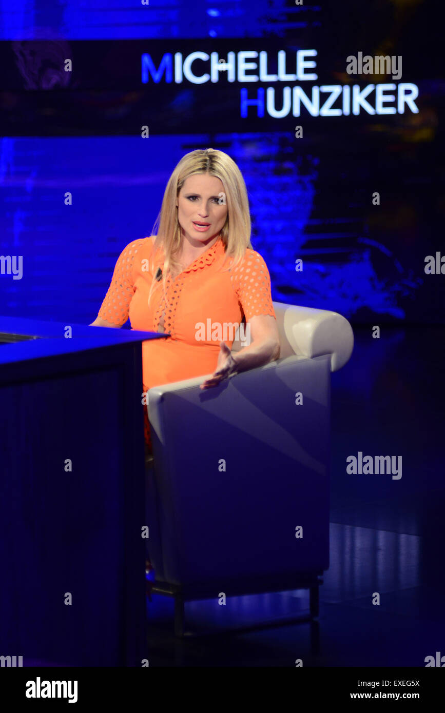 Michelle Hunziker appears on Italian talk show 'Che tempo che fa ...