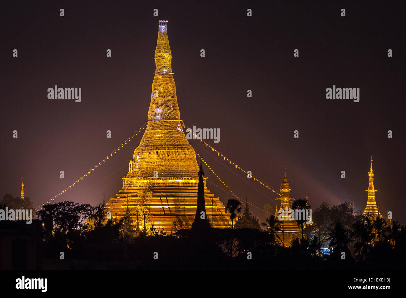 Shwedagon pagoda hi-res stock photography and images - Alamy