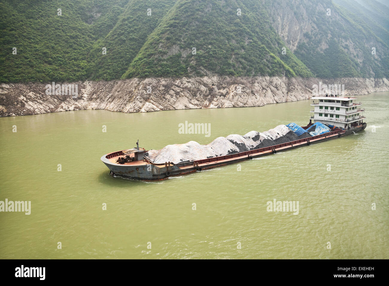 Coal barge hi-res stock photography and images - Alamy