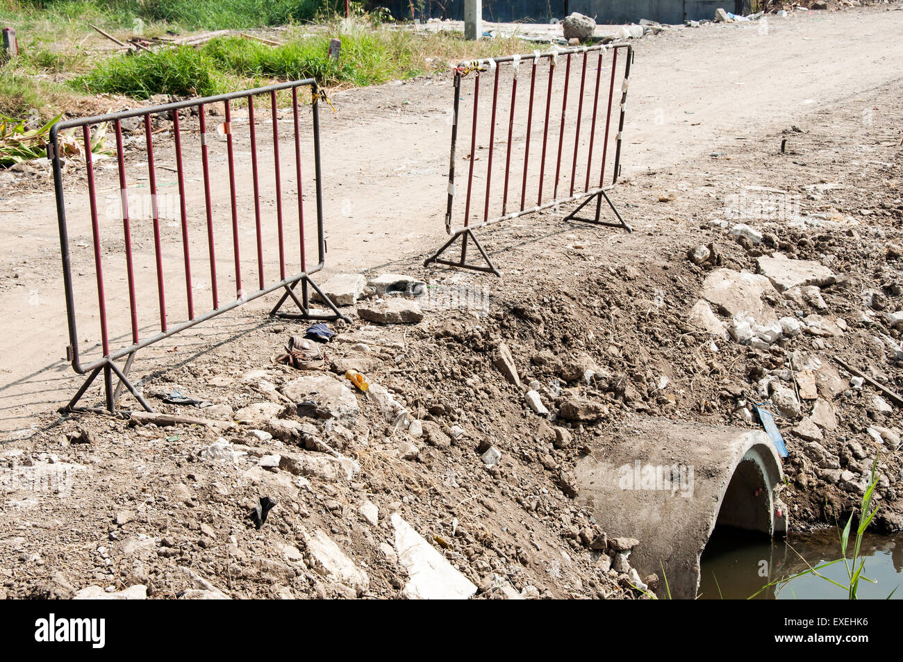 Metal barriers hi-res stock photography and images - Alamy