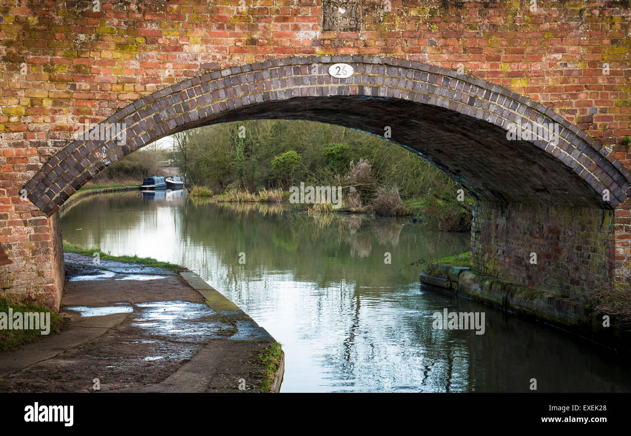Bridge grand union canal hi-res stock photography and images - Alamy