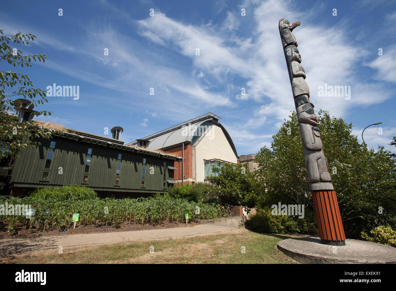 20-foot Totem pole at the main entrance to The Horniman Museum and ...