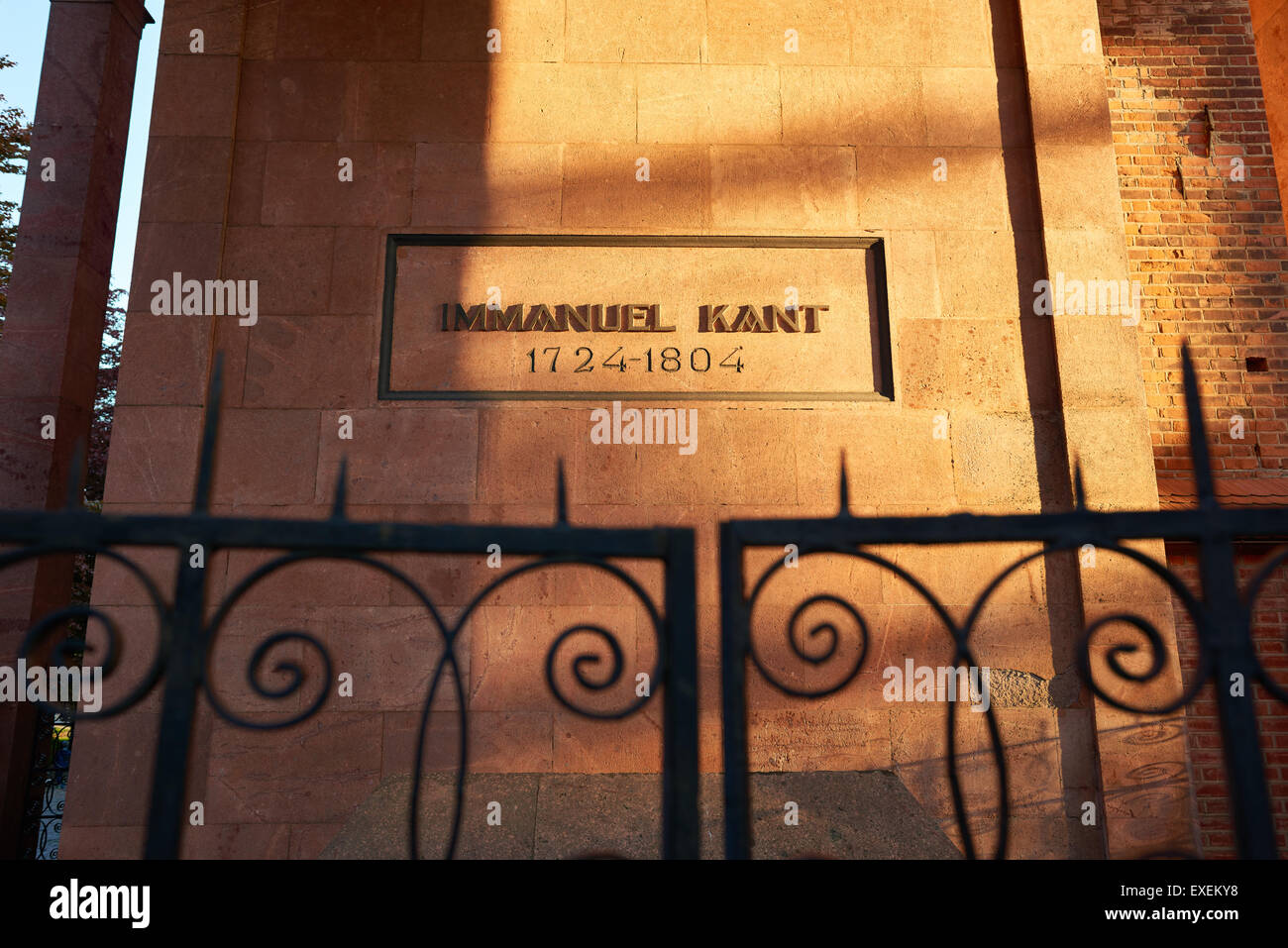Kaliningrad immanuel kant tomb hi-res stock photography and images - Alamy