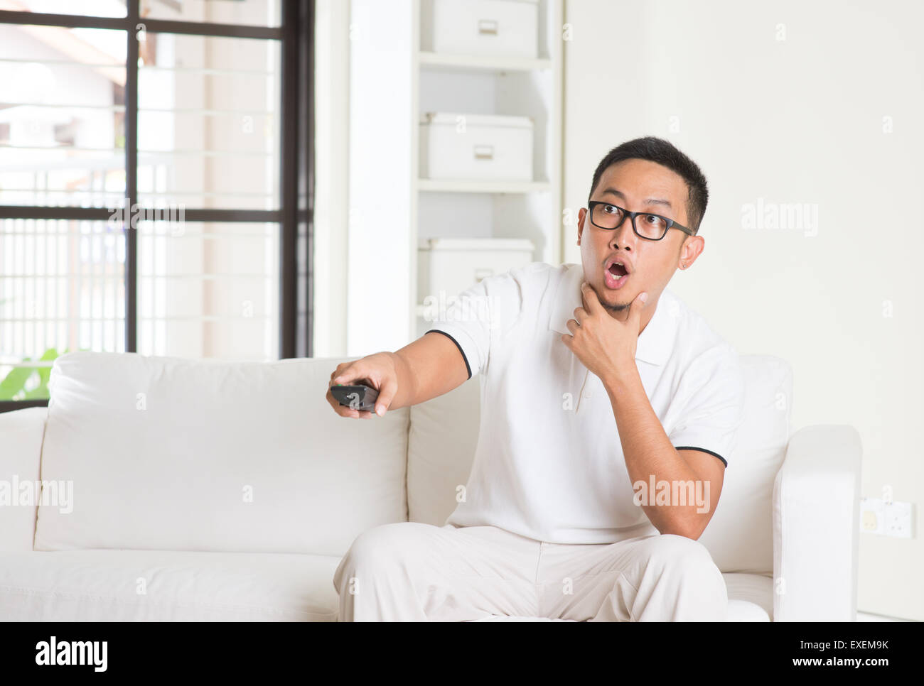 Asian men watching tv hi-res stock photography and images - Alamy