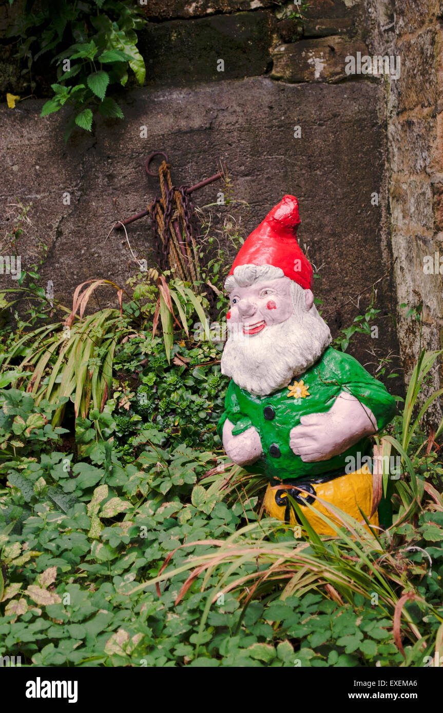 Garden gnome statue hi-res stock photography and images - Alamy