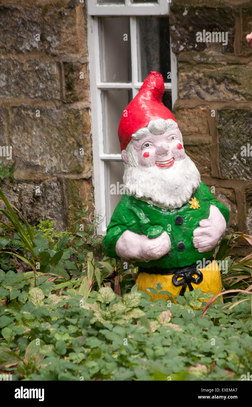 Garden gnome hi-res stock photography and images - Alamy