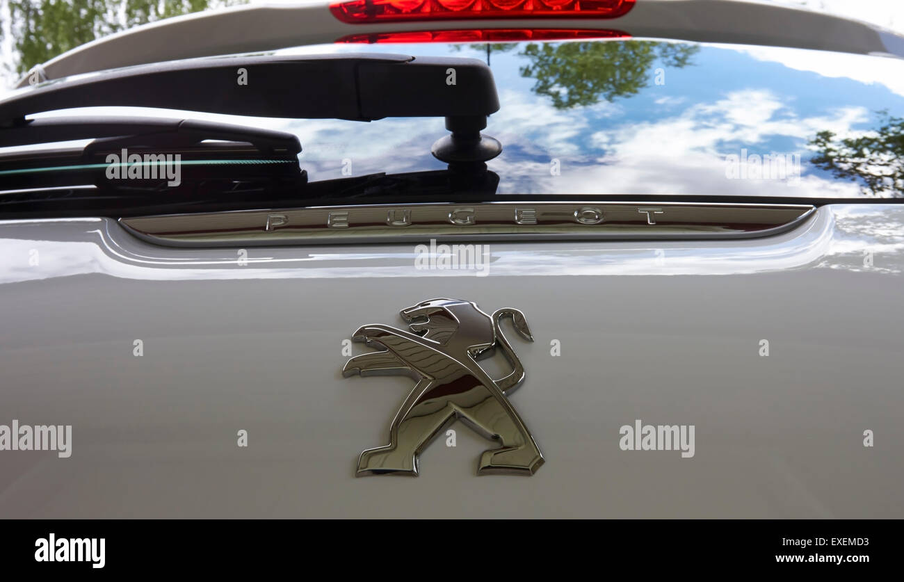 Peugeot 208 emblem Stock Photo - Alamy