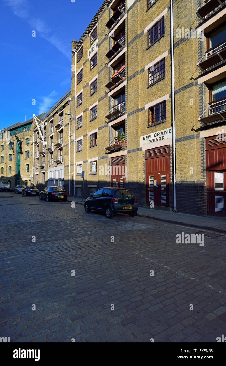 Wapping wall london hi-res stock photography and images - Alamy