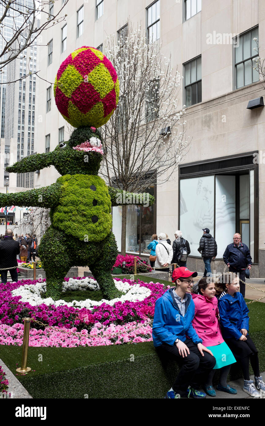 Big flower show at the Rockefeller Center on 5th Avenue in New York at ...