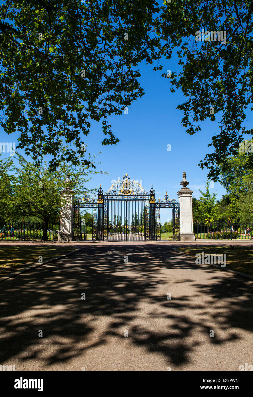Jubilee gate in regents park hi-res stock photography and images - Alamy