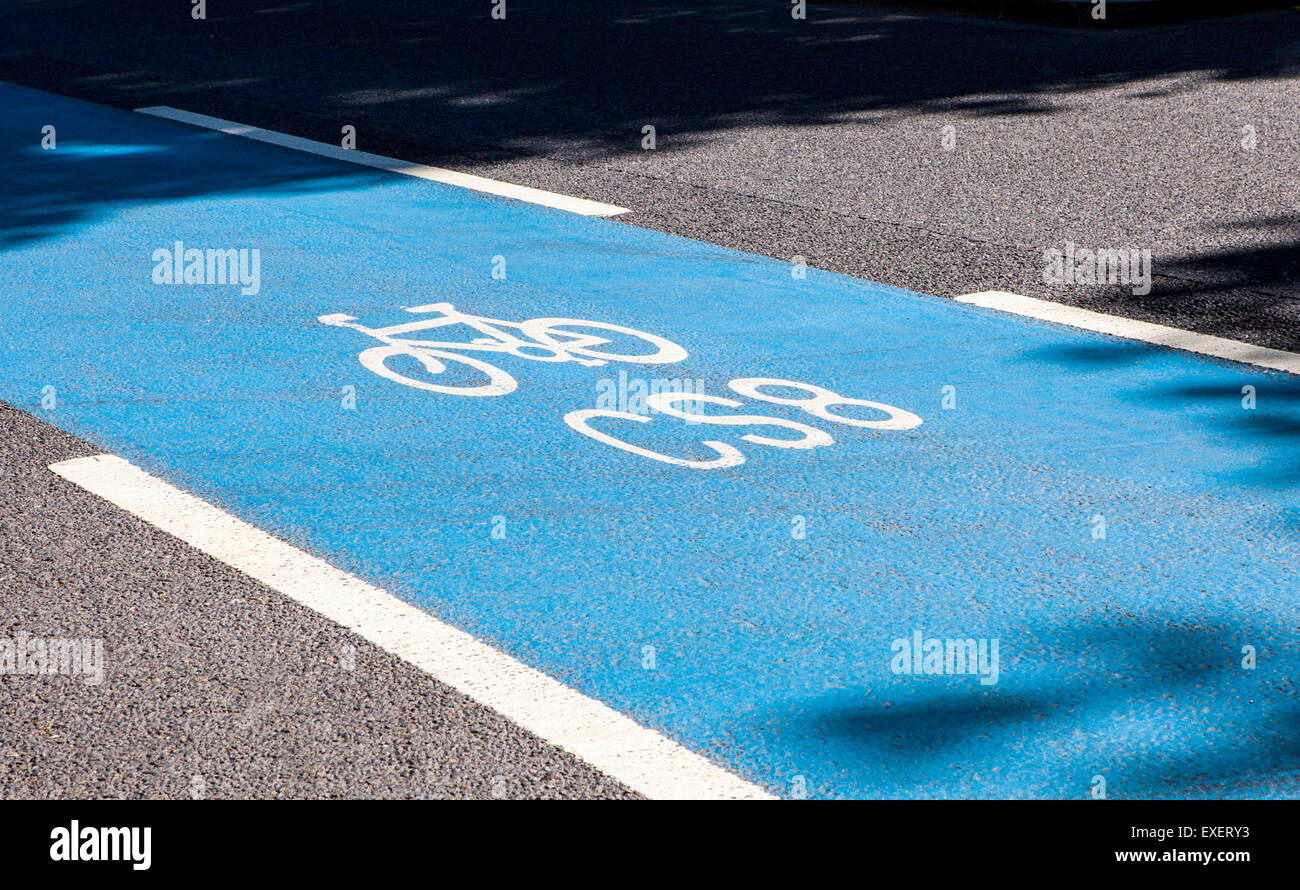Segregated bike lanes london hi-res stock photography and images - Alamy