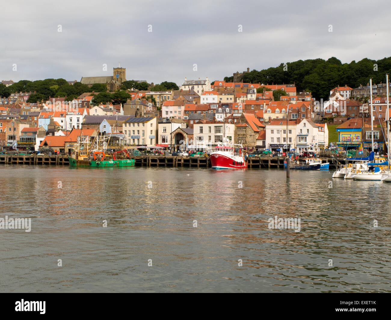 Scarborough uk harbour view hi-res stock photography and images - Alamy