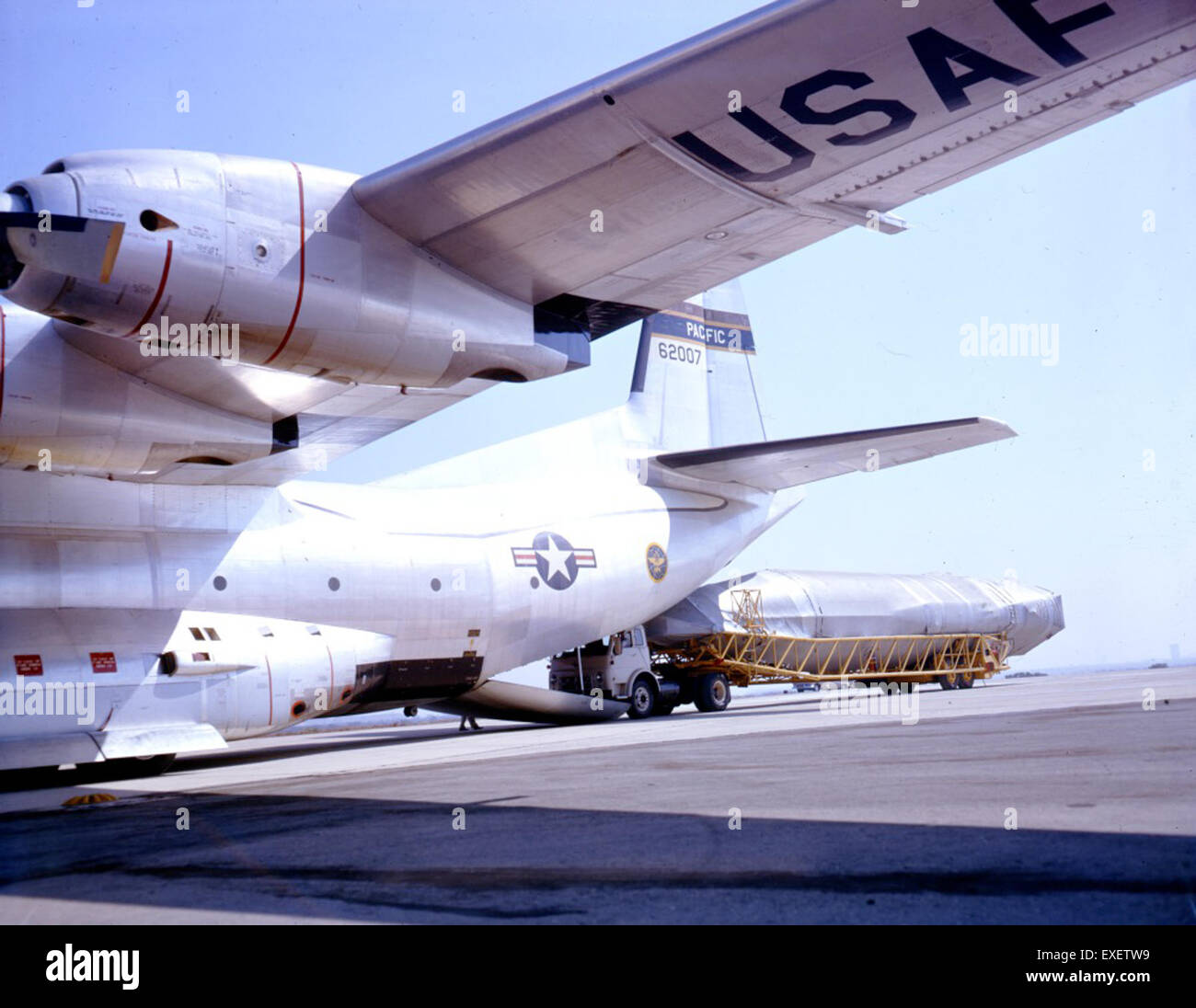 133a military transport aircraft hi-res stock photography and images ...