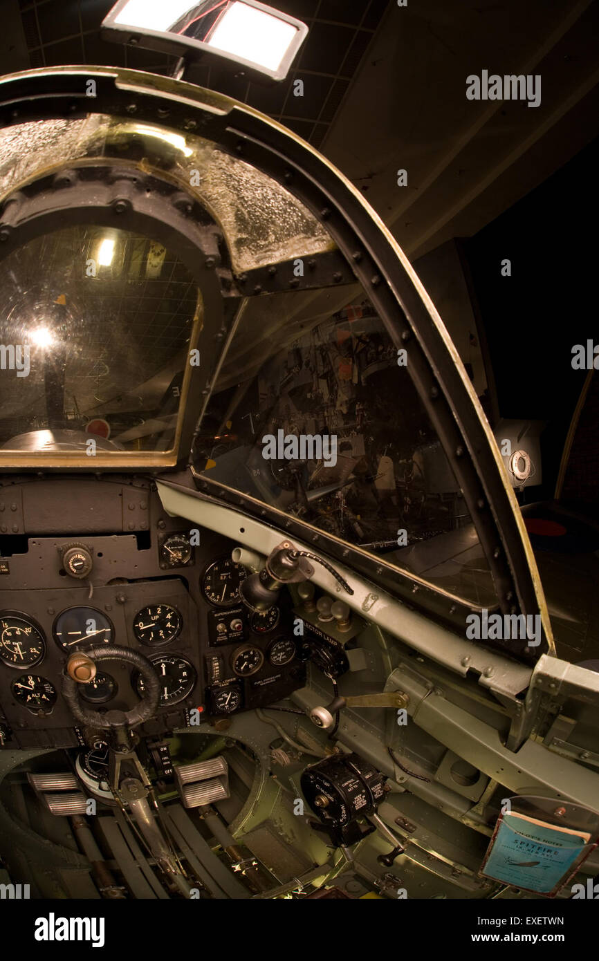 Spitfire cockpit museum hi-res stock photography and images - Alamy
