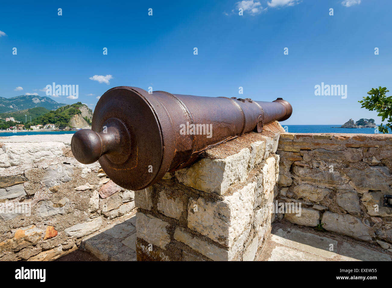 Museum cannon gun hi-res stock photography and images - Alamy