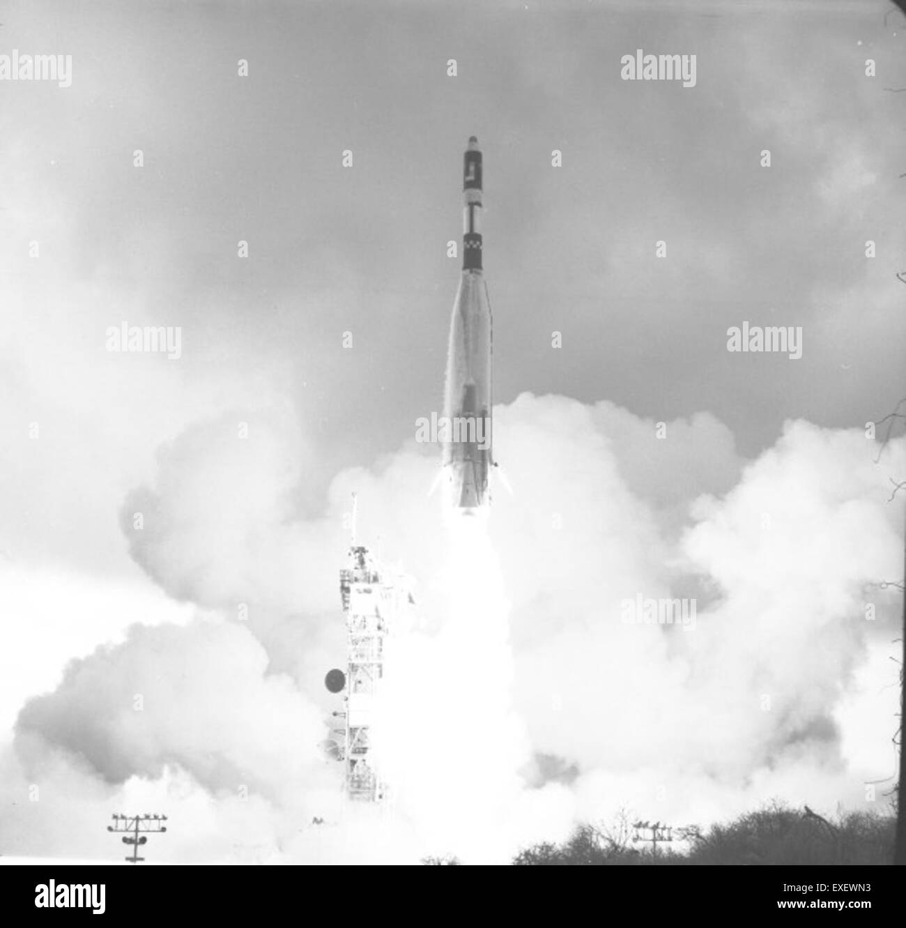 Space exploration 1950s hi-res stock photography and images - Alamy