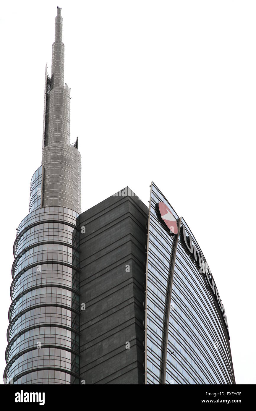 Steel glass skyscraper unicredit hi-res stock photography and images ...