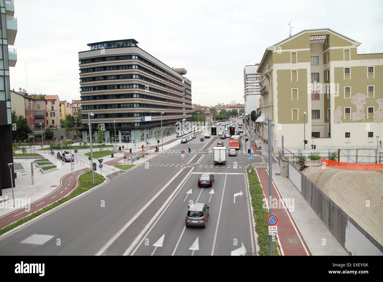 Traffic in milan hi-res stock photography and images - Alamy