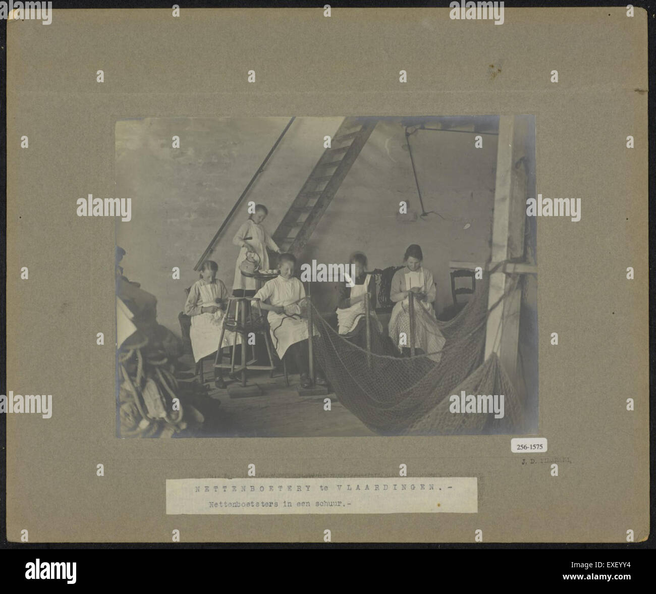 Women mending nets hi-res stock photography and images - Alamy