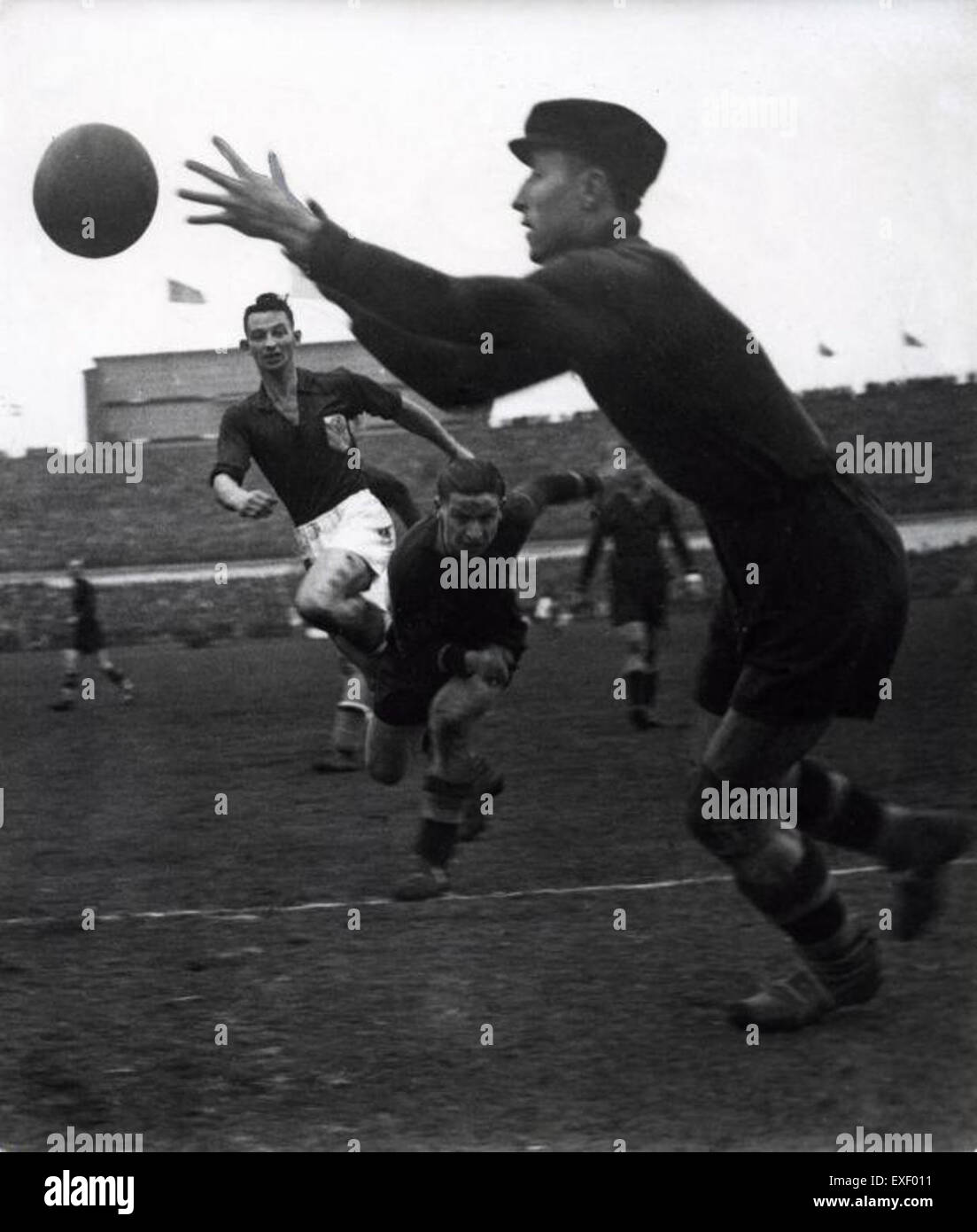 Vintage soccer player hi-res stock photography and images - Alamy